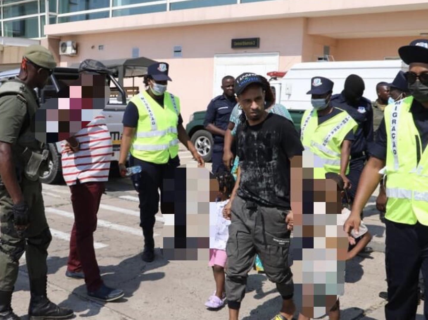Expulso de Moçambique, Man Genas é detido pelo SIC Luanda sobe acusação ... Expulso de Moçambique, Man Genas é detido pelo SIC Luanda sobe acusação ...